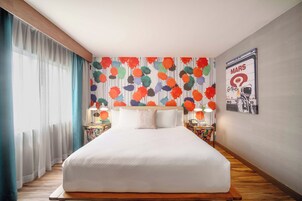 Suite, 1 cama king-size | Roupa de alta qualidade, cofre no quarto, secretária, Wi-fi grátis 