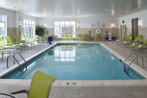 Piscina interior, da(s) 7:00 à(s) 23:00, espreguiçadeiras 