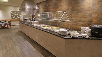 Pequeno-almoço tipo buffet diário (220 MXN por pessoa)