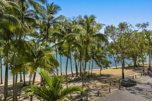 Apartamento, 1 quarto (Beachfront Top Floor) | Vista da varanda