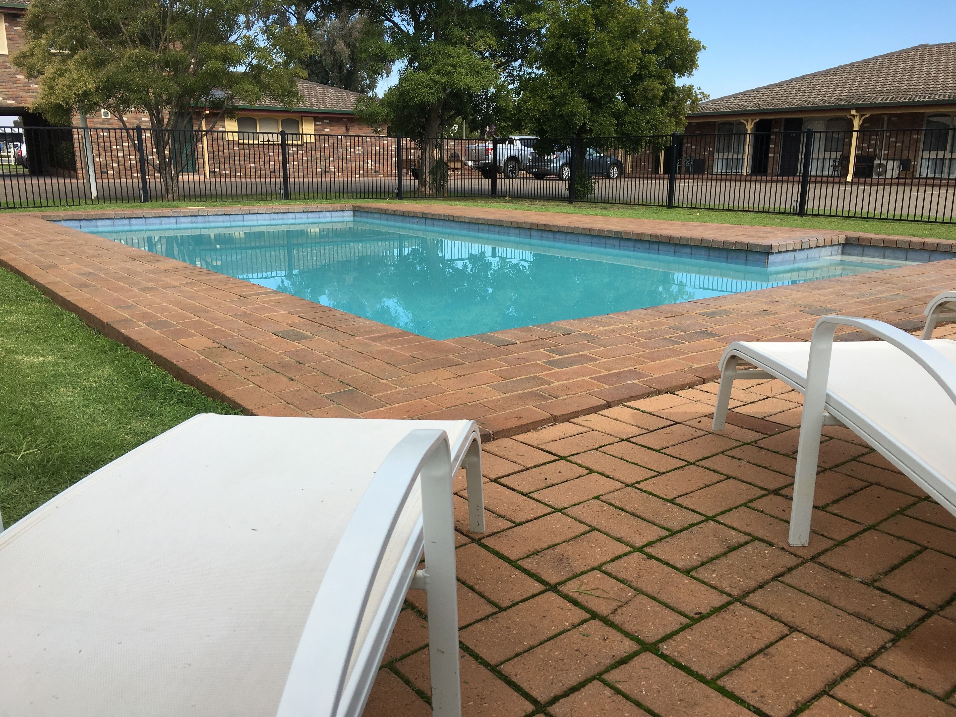 Piscina exterior sazonal, espreguiçadeiras 