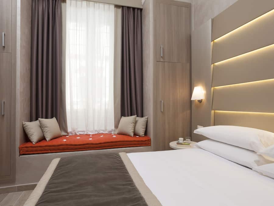 Apartamento Cidade, 1 quarto, no edifício anexo (Via Carlo Cattaneo, 24) | Edredões de penas, secretária, cortinas/cortinados opacos
