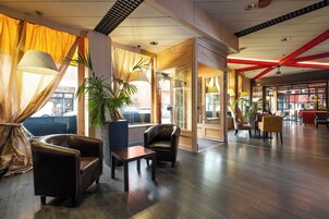 Área de estar no saguão