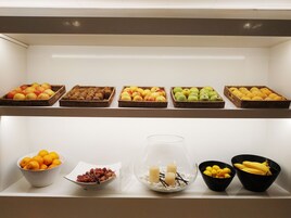 Café da manhã com buffet todos os dias mediante uma taxa