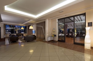 Área de estar no saguão