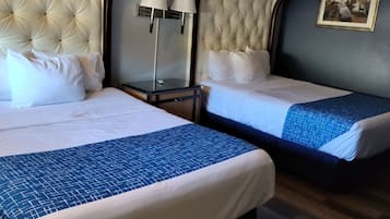 Quarto Standard, 2 camas queen-size | Cofre no quarto, secretária, ferro/tábua de engomar, Wi-fi grátis