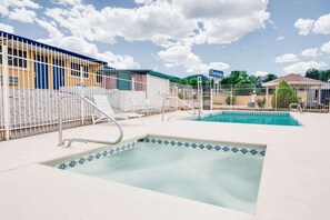 Piscina exterior sazonal 