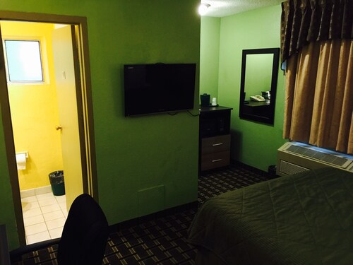 University Manor Inn Reviews, Deals & Photos 2024 - Expedia