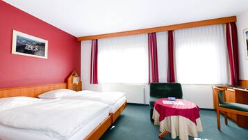 Roupa de alta qualidade, camas de colchão viscoelástico, minibar