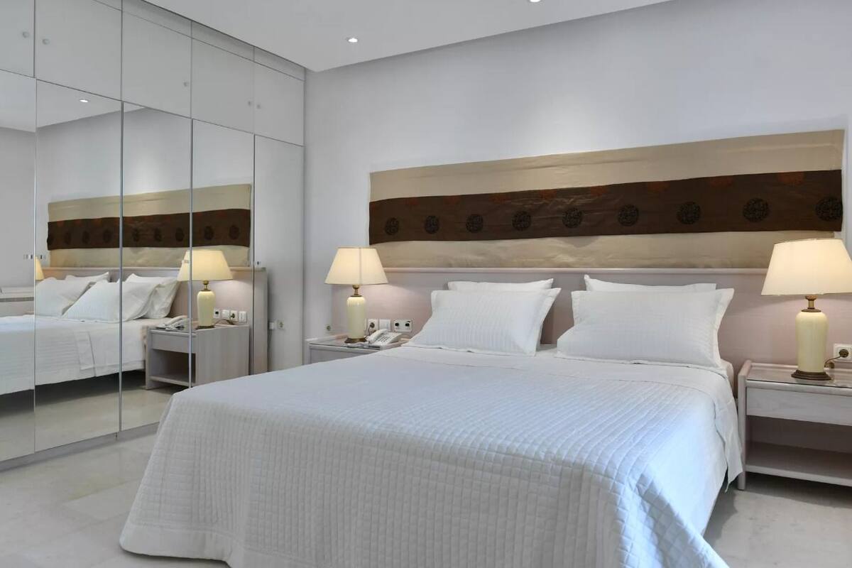Minibar, cofre no quarto, secretária, Wi-fi grátis 