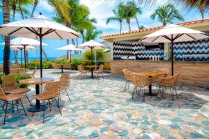 5 restaurantes: servem pequenos-almoços, almoços e jantares