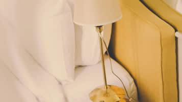 Escrivaninha, quartos à prova de som, Wi-Fi de cortesia, roupa de cama