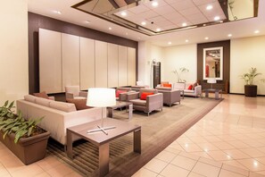 Área de estar no saguão