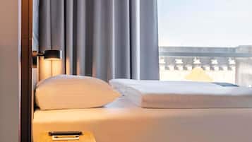 Secretária, cortinas/cortinados opacos, quartos insonorizados