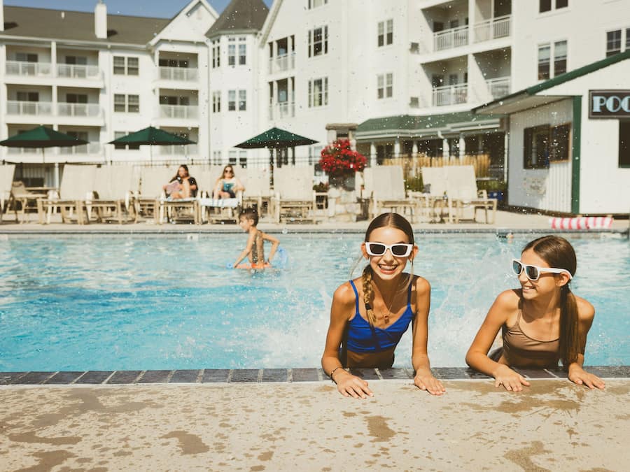 Piscina interna, piscina externa sazonal