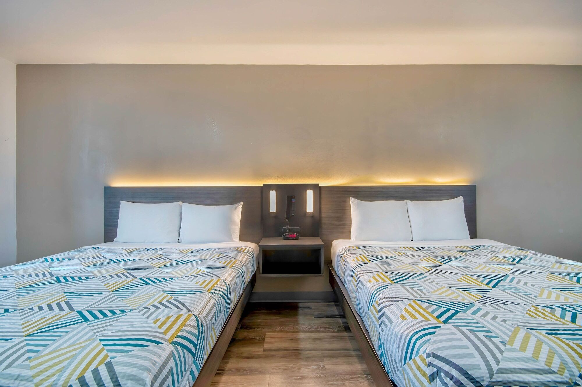 Secretária, Wi-fi grátis, despertadores 