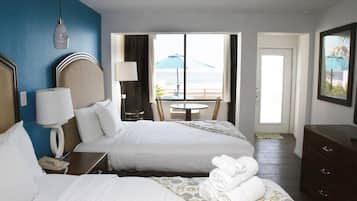 Quarto Standard, 2 camas queen-size, junto ao mar | Cofre no quarto, Wi-fi grátis, roupa de cama fornecida