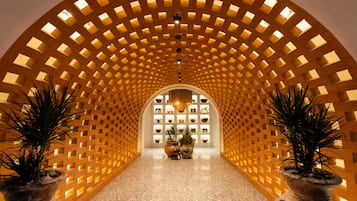 7 restaurantes: servem pequenos-almoços, almoços, jantares e brunches