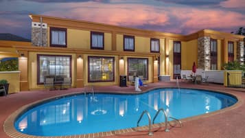 Piscina externa sazonal