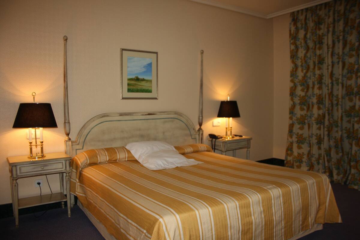 Quarto standard | Frigobar, cofres nos quartos, escrivaninha