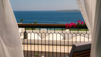 Roupas de cama premium, frigobar, cofres nos quartos, cortinas blackout