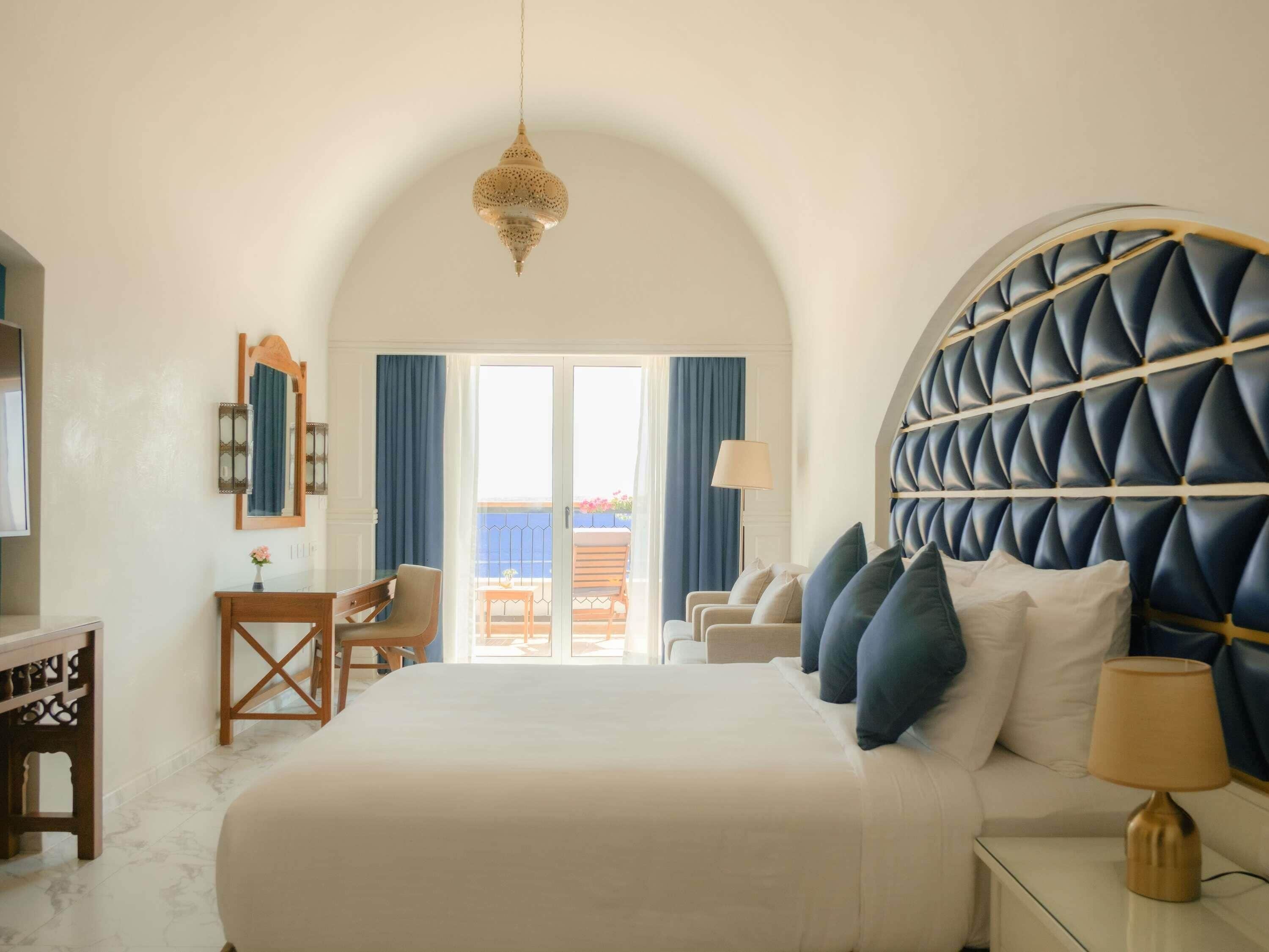 Suíte executiva, várias camas, vista para o mar | Roupas de cama premium, frigobar, cofres nos quartos, cortinas blackout