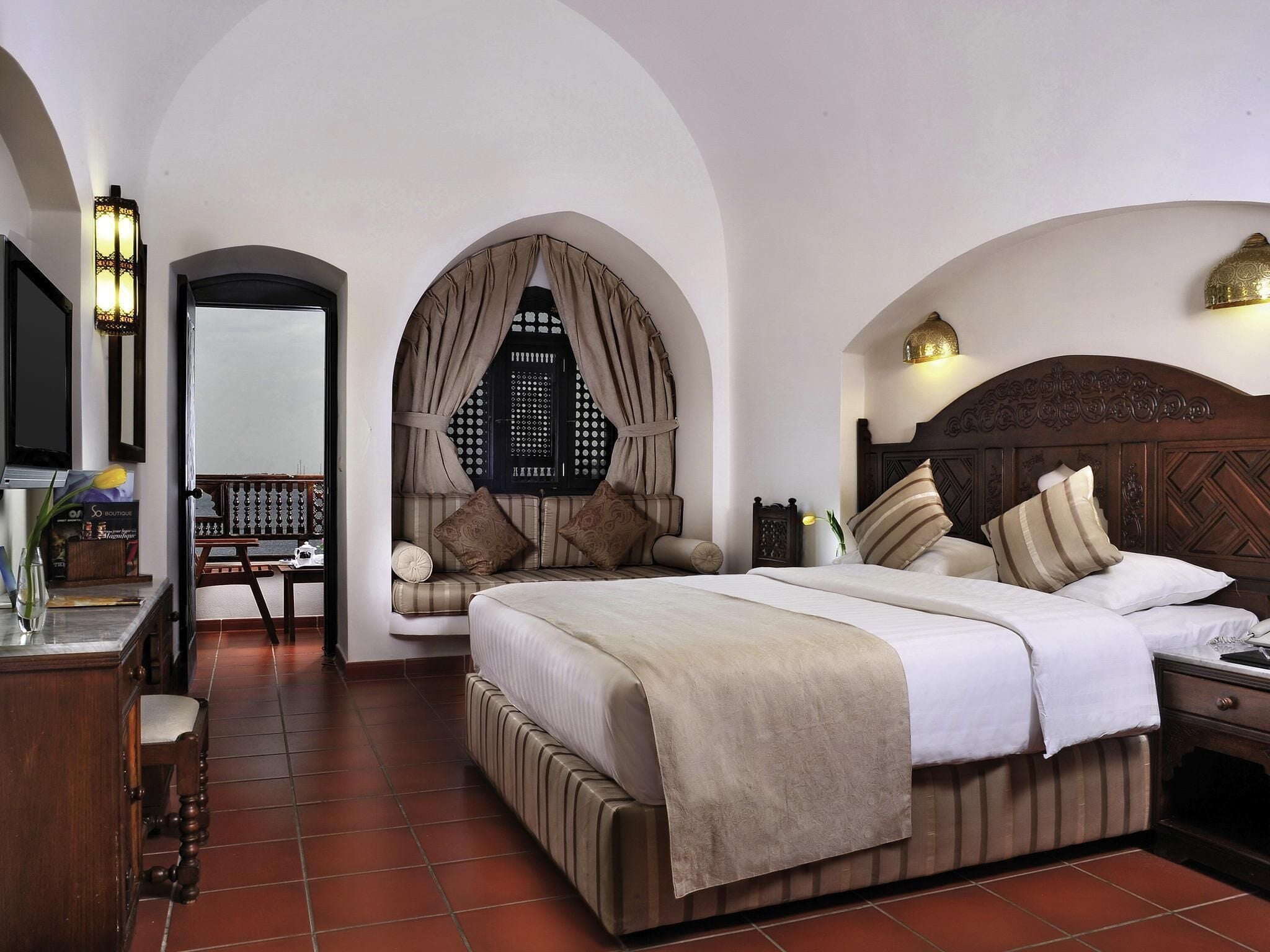 Quarto Clássico, 1 cama queen-size, vista parcial para o mar | Roupa de alta qualidade, minibar, cofre no quarto 