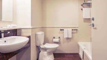 Cofres nos quartos, escrivaninha, quartos à prova de som