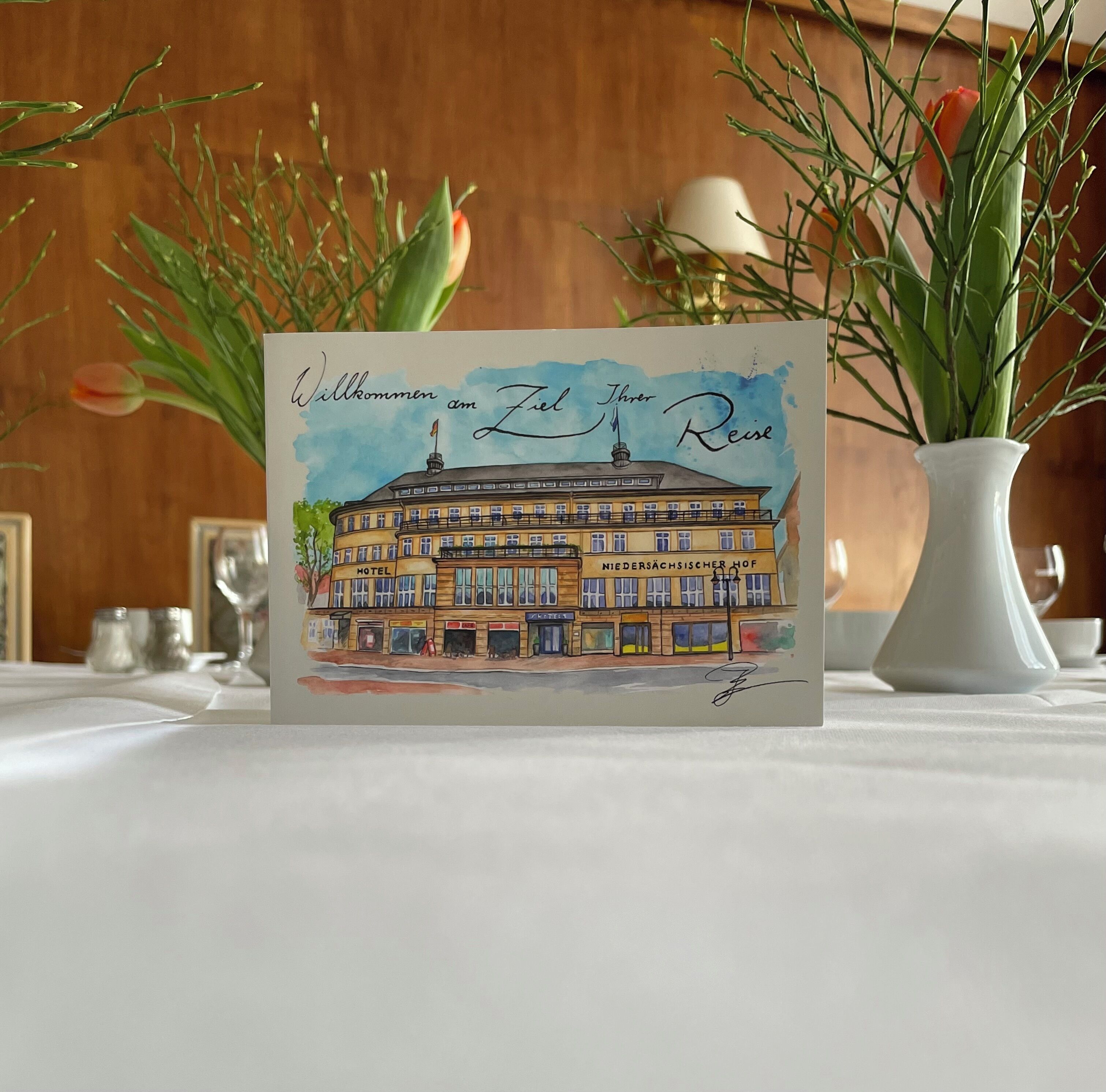 Cartão de hotel com ilustração de um edifício, incluindo um hotel e um Niedersächsischer Hof.