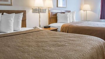 Quarto Standard, 2 camas de casal, não fumadores | Secretária, secretária adequada para computadores portáteis