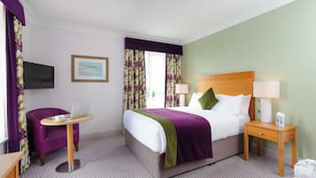 Secretária, ferro/tábua de engomar, Wi-fi grátis