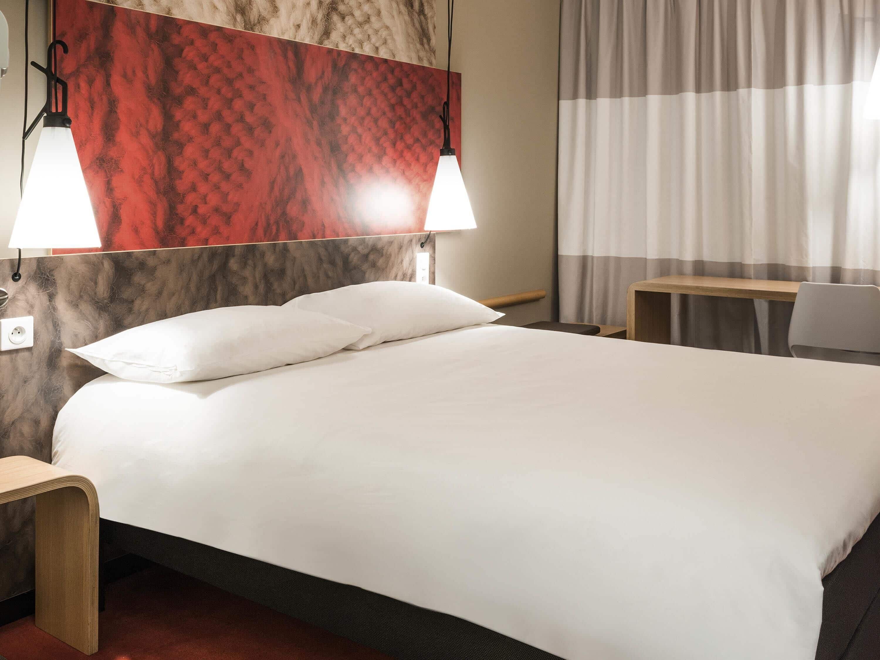 Quarto casal, 1 cama de casal (SweetRoom by Ibis) | Escrivaninha, quartos à prova de som, berços grátis