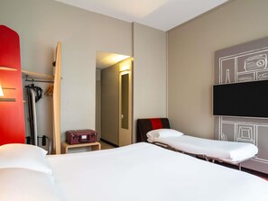 Quarto Duplo Familiar, 1 cama de casal e sofá-cama (Premium) | Secretária, quartos insonorizados, berços/camas para crianças grátis 