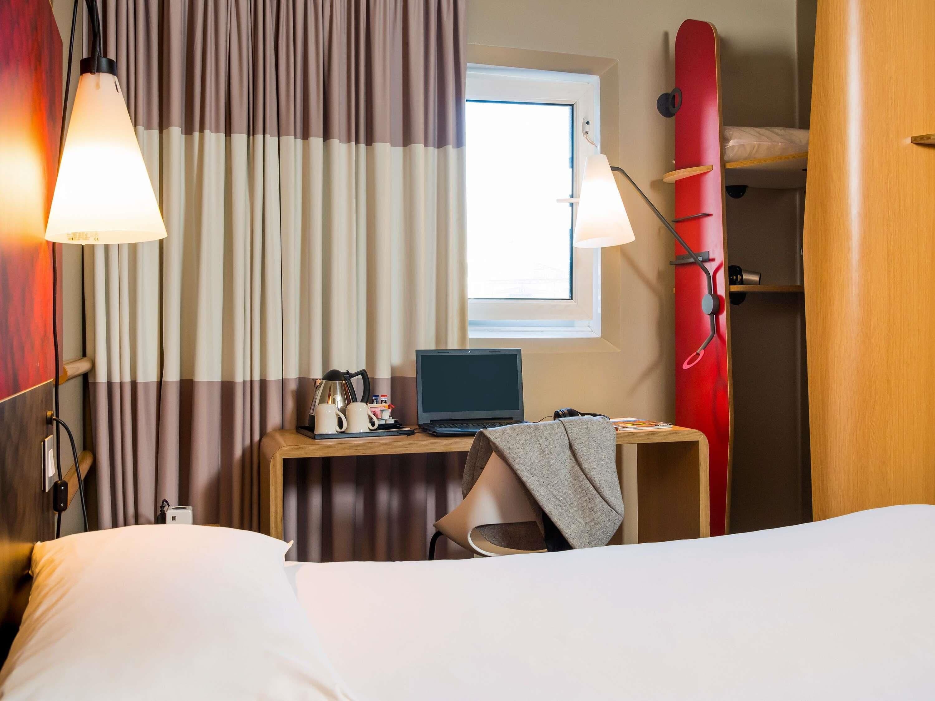 Quarto Twin, 2 camas individuais (SweetRoom by Ibis) | Secretária, quartos insonorizados, berços/camas para crianças grátis 