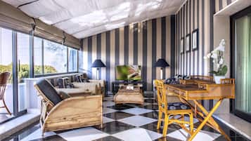 1 quarto, minibar, cofre no quarto, secretária