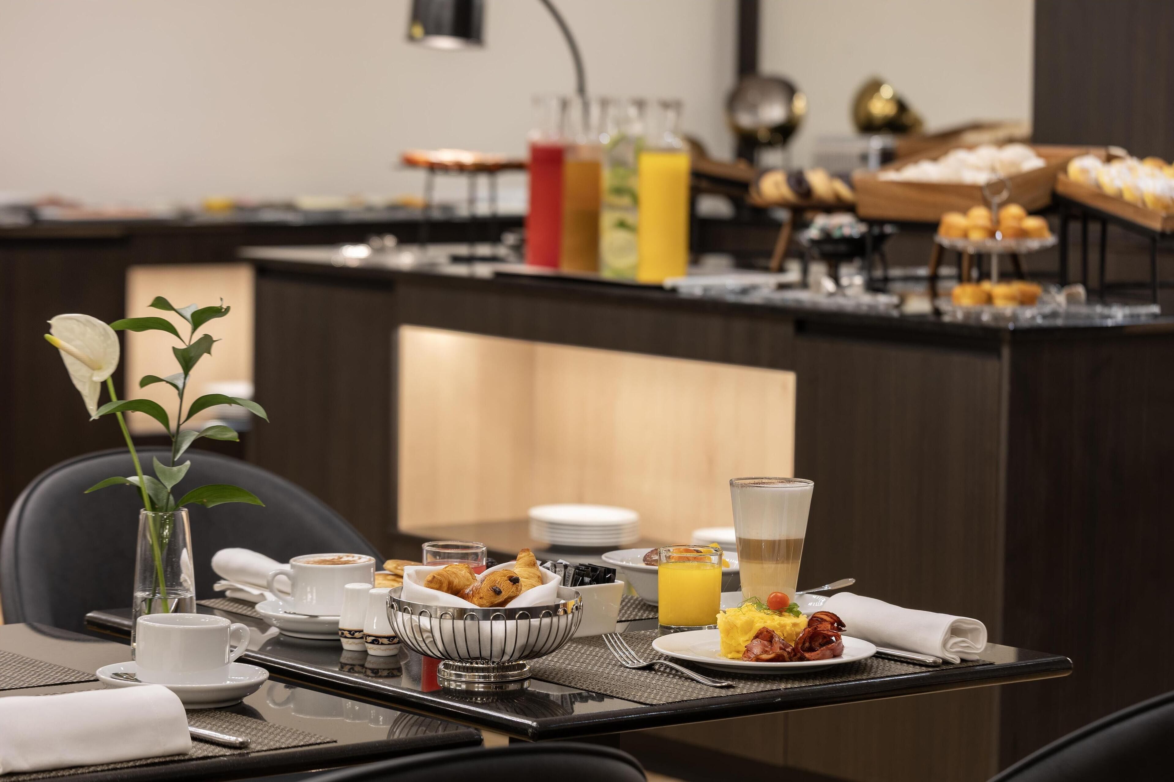 Café da manhã completo todos os dias mediante uma taxa