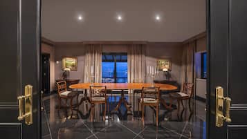 Suite Presidencial, vista para o rio (Suite) | 1 quarto, minibar, cofre no quarto, secretária