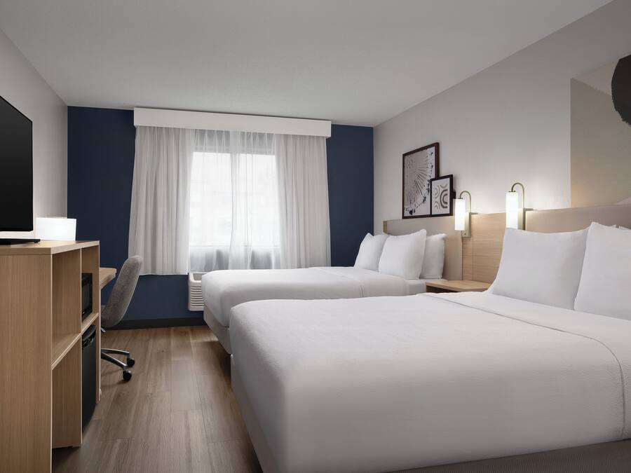 Secretária, ferro/tábua de engomar, Wi-fi grátis