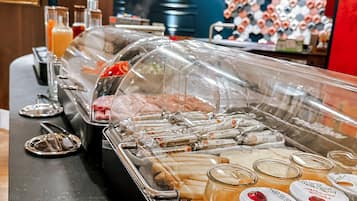 Pequeno-almoço tipo buffet diário (24 EUR por pessoa)