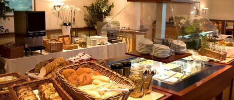 Pequeno-almoço tipo buffet diário (17.50 EUR por pessoa)