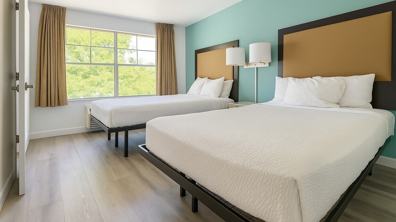 Suíte, 2 camas de casal, para não fumantes | Escrivaninha, ferros/tábuas de passar roupa