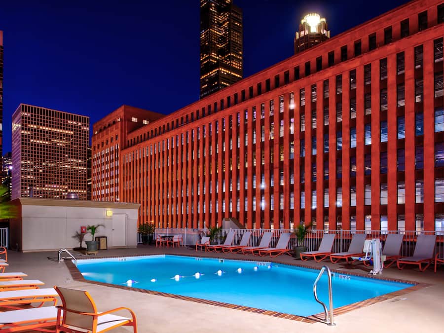 Piscina exterior sazonal, da(s) 8:00 à(s) 22:00, espreguiçadeiras