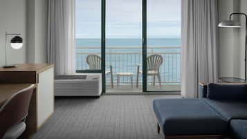 Quarto, 1 cama king-size e sofá-cama, não fumadores, vista para o oceano | Roupa de alta qualidade, secretária, ferro/tábua de engomar
