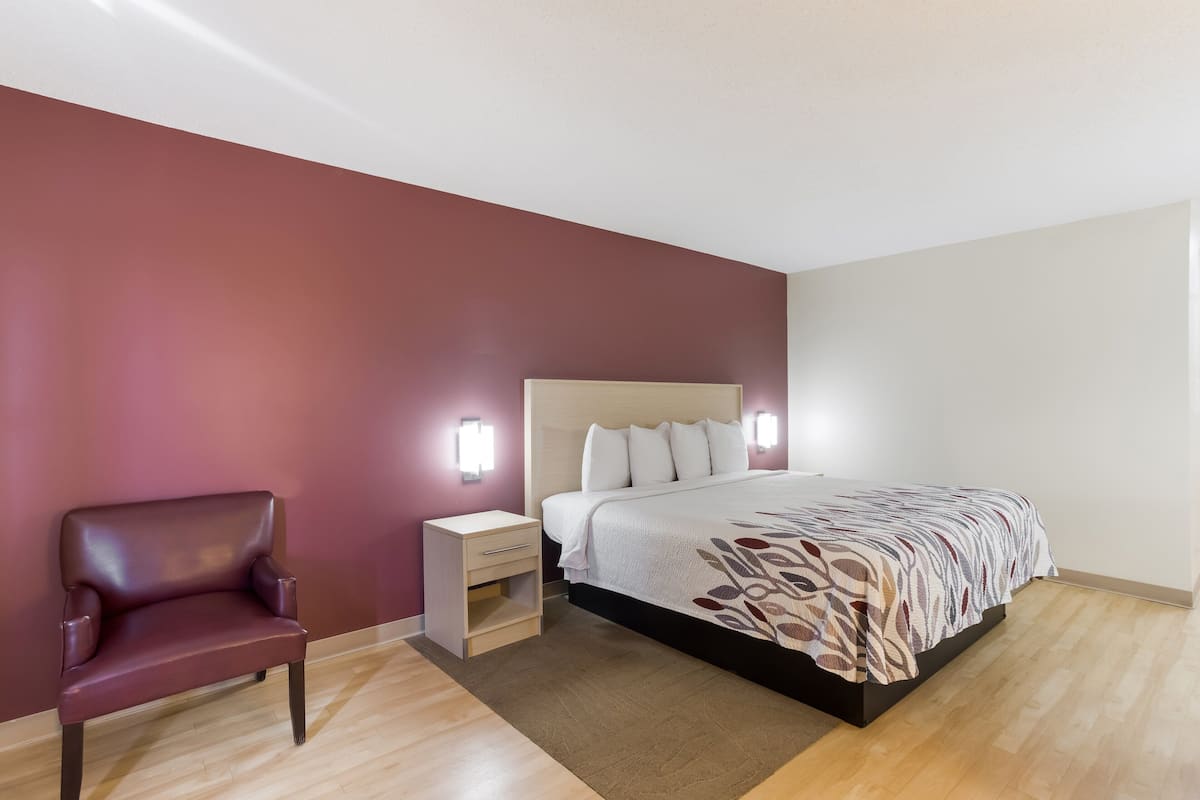 Quarto Deluxe, 1 cama king-size, não fumadores | Secretária, cortinas/cortinados opacos, quartos insonorizados