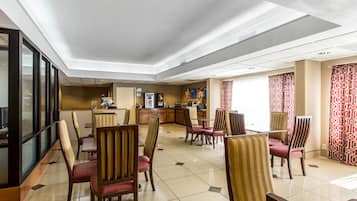 Pequeno-almoço tipo buffet incluído