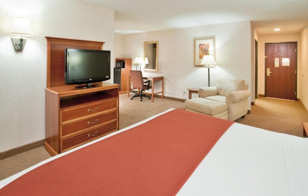Seasons Inn & Suites Highland - Highland, IL