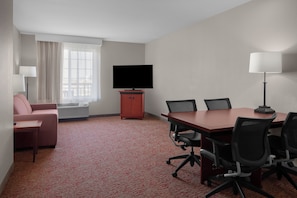 Grand Suite | Sala de estar | Televisor