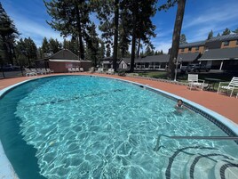Piscina exterior sazonal 