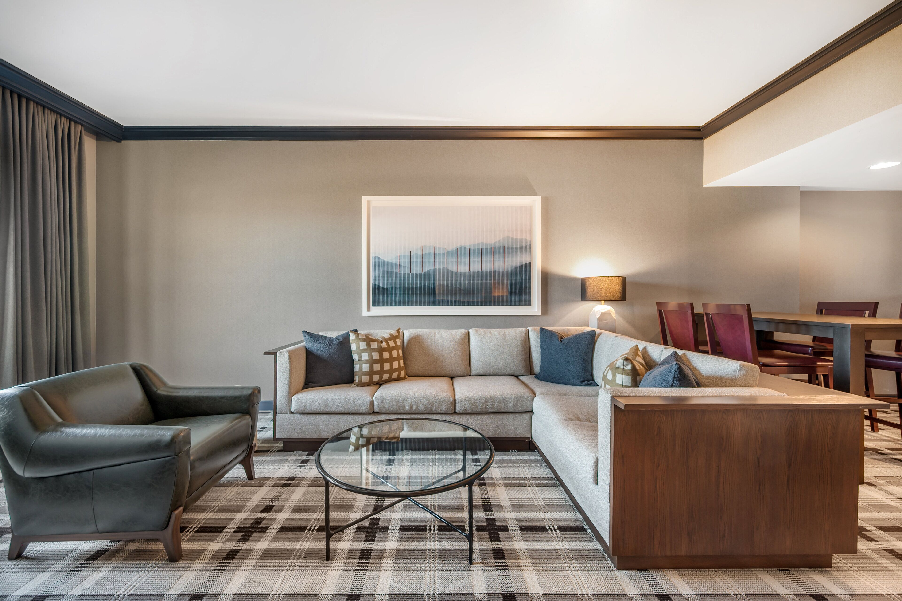 Suíte, 1 cama King | Roupas de cama premium, cofres nos quartos, escrivaninha