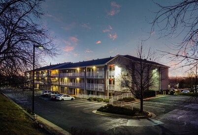 HomeTowne Studios by Red Roof Denver - Thornton